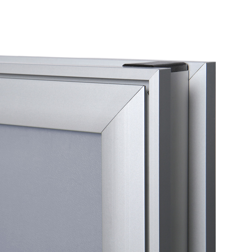 Poster Totem Design Compasso® | Showdowndisplays.eu